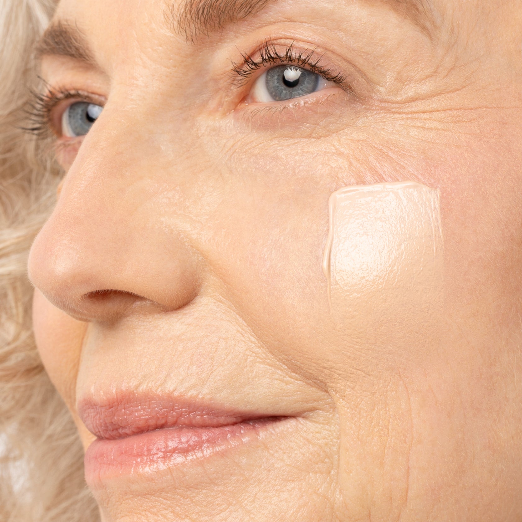 Just Skin Tinted Moisturizer Sunscreen Broad Spectrum SPF 15 – Chantecaille